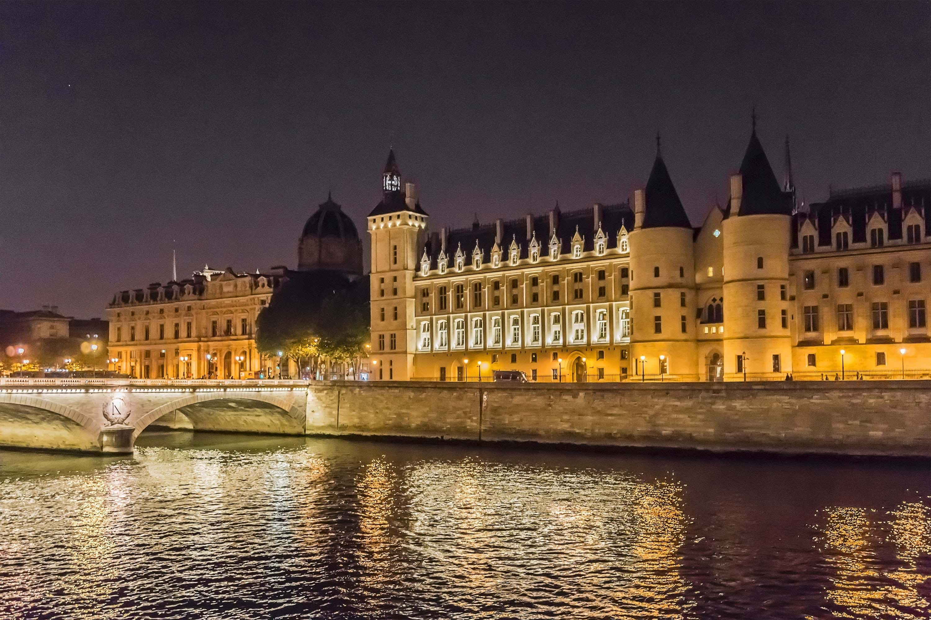 Paris Ghost Tour - Haunted Tours - City Wonders